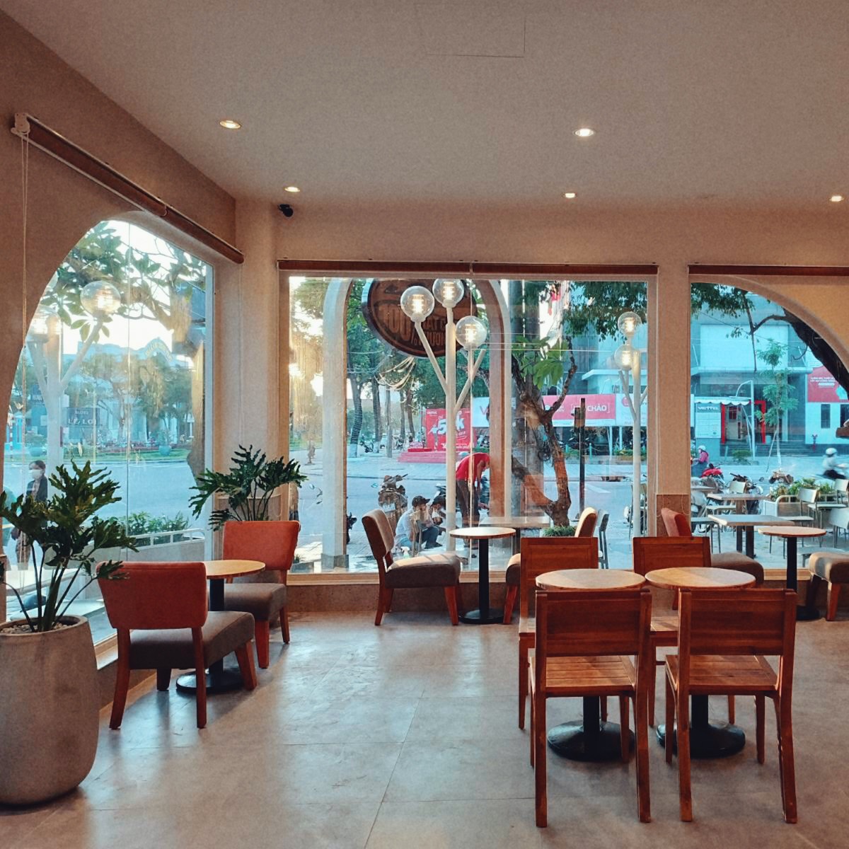 Highlands Coffee - Nguyễn Tất Thành | Khuyến mãi, ưu đãi, đánh giá từ MoMo